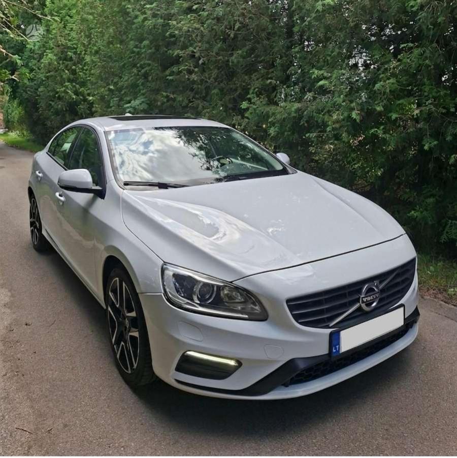 White Volvo S60 2017 in Vilnius, with an engine capacity of 1.97 L and mileage of 150 thousand km for 10500 €, photo 1 on AUTOMOTO.COM.LV