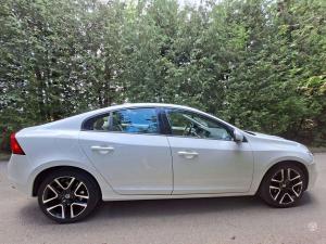 White Volvo S60 2017 in Vilnius, with an engine capacity of 1.97 L and mileage of 150 thousand km for 10500 €, photo 3 on AUTOMOTO.COM.LV