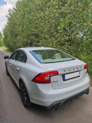 White Volvo S60 2017 in Vilnius, with an engine capacity of 1.97 L and mileage of 150 thousand km for 10500 €, photo 7 on AUTOMOTO.COM.LV