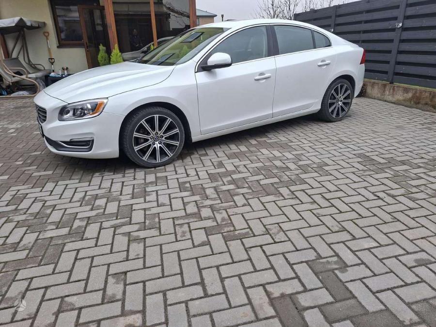 Balts Volvo S60 2018 Kauņa, ar dzinēja tilpumu 1.97 L un nobraukumu 175 tūkst. km par 10250 €, foto 1 vietnē AUTOMOTO.COM.LV