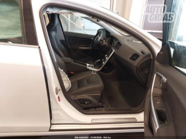 White Volvo S60 2018 in Vilnius, with an engine capacity of 2.00 L and mileage of 36 thousand km for 6500 €, photo 5 on AUTOMOTO.COM.LV