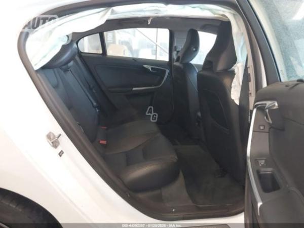 White Volvo S60 2018 in Vilnius, with an engine capacity of 2.00 L and mileage of 36 thousand km for 6500 €, photo 8 on AUTOMOTO.COM.LV