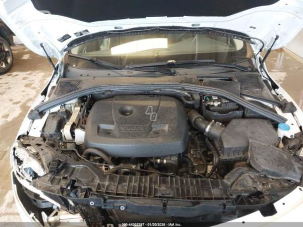 White Volvo S60 2018 in Vilnius, with an engine capacity of 2.00 L and mileage of 36 thousand km for 6500 €, photo 10 on AUTOMOTO.COM.LV