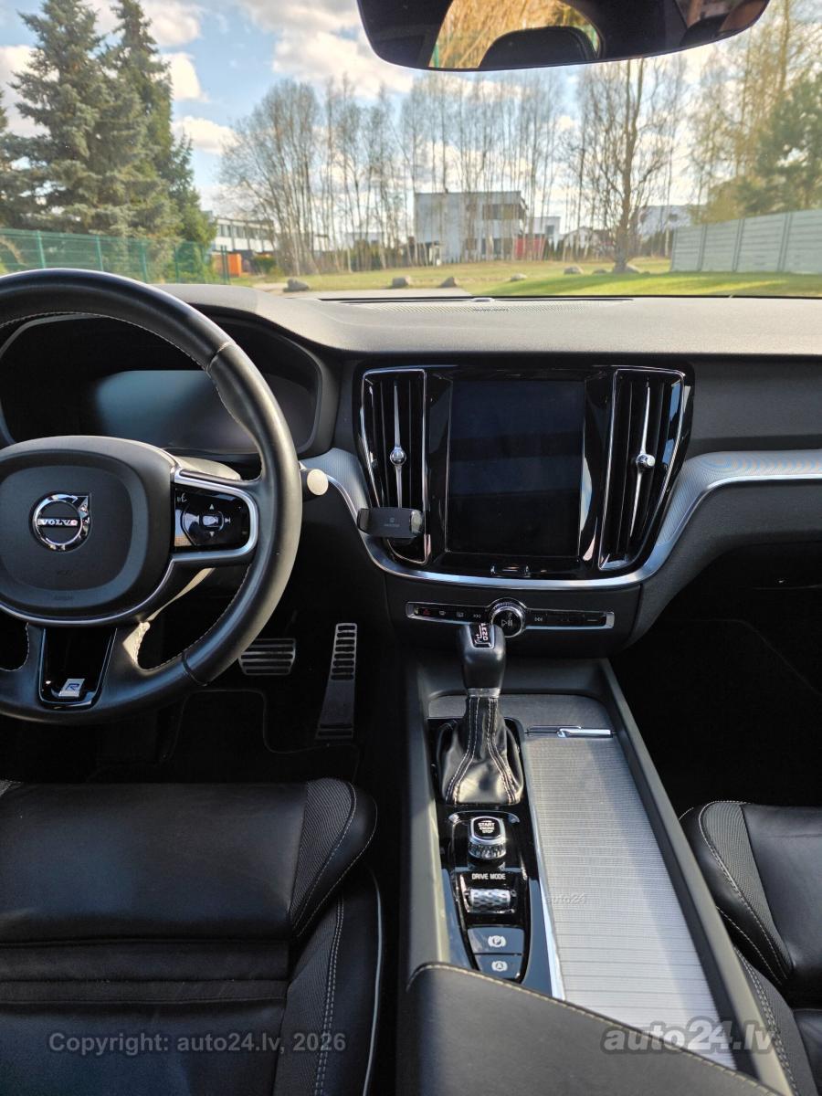White Volvo S60 2019 in Tallinn, with an engine capacity of 2.00 L and mileage of 177 thousand km for 22900 €, photo 9 on AUTOMOTO.COM.LV