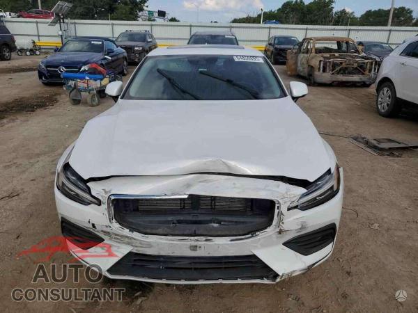 White Volvo S60 2020 in Klaipeda, with an engine capacity of 2.00 L and mileage of 44 thousand km for 12850 €, photo 2 on AUTOMOTO.COM.LV