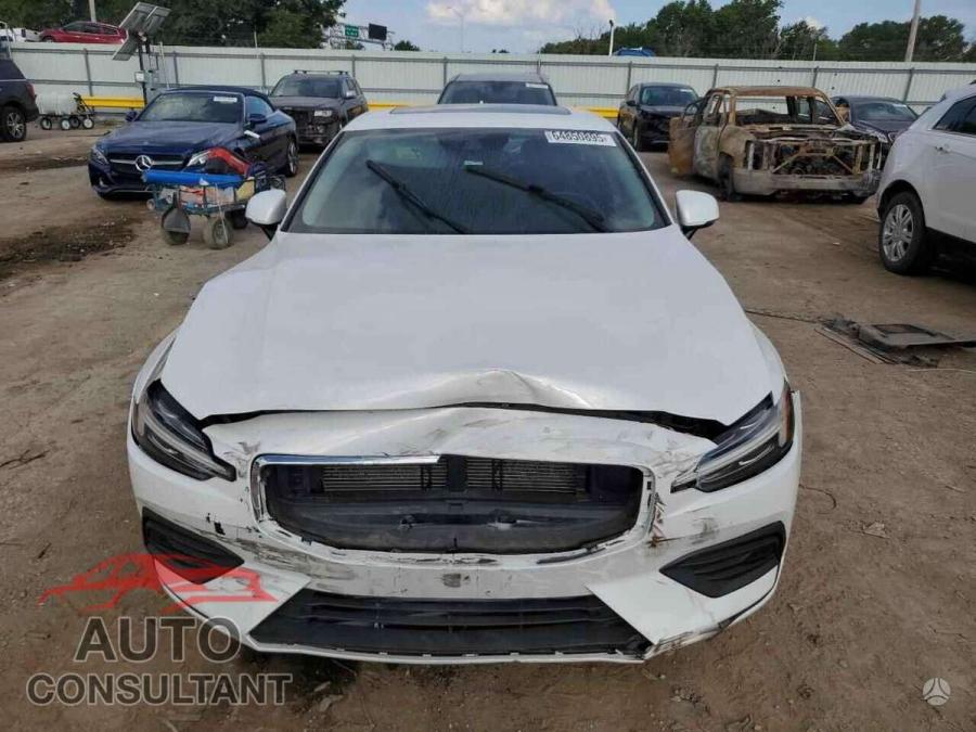 Balts Volvo S60 2020 Klaipėda, ar dzinēja tilpumu 2.00 L un nobraukumu 44 tūkst. km par 12850 €, foto 2 vietnē AUTOMOTO.COM.LV