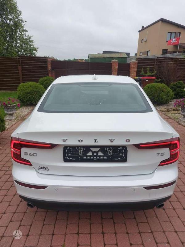 White Volvo S60 2020 in Klaipeda, with an engine capacity of 2.00 L and mileage of 76 thousand km for 20800 €, photo 5 on AUTOMOTO.COM.LV