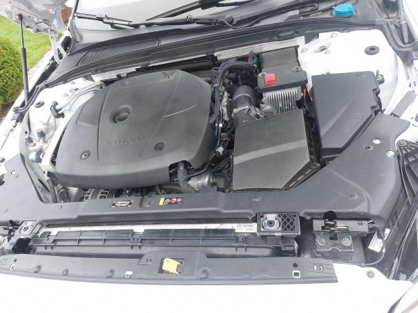 White Volvo S60 2020 in Klaipeda, with an engine capacity of 2.00 L and mileage of 76 thousand km for 20800 €, photo 9 on AUTOMOTO.COM.LV