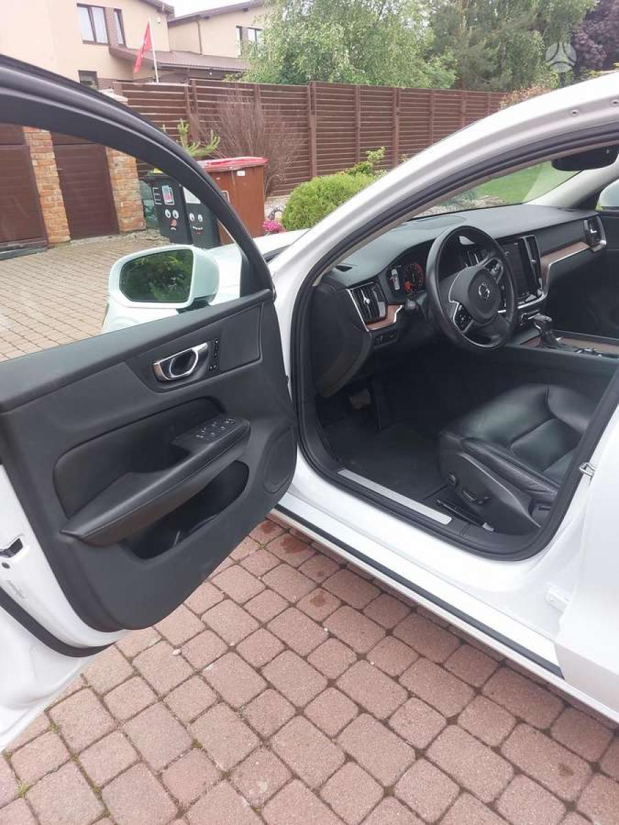 White Volvo S60 2020 in Klaipeda, with an engine capacity of 2.00 L and mileage of 76 thousand km for 20800 €, photo 13 on AUTOMOTO.COM.LV