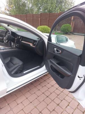 White Volvo S60 2020 in Klaipeda, with an engine capacity of 2.00 L and mileage of 76 thousand km for 20800 €, photo 15 on AUTOMOTO.COM.LV