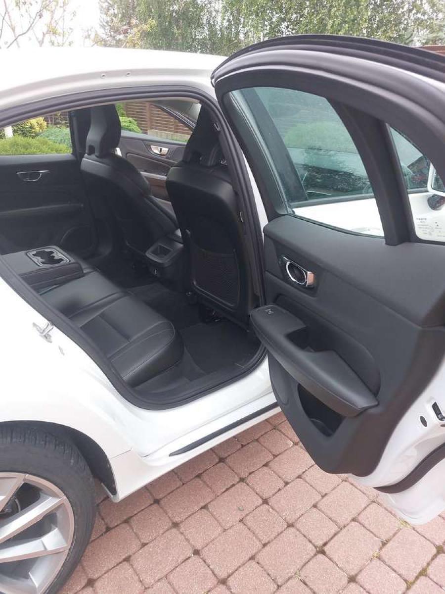 White Volvo S60 2020 in Klaipeda, with an engine capacity of 2.00 L and mileage of 76 thousand km for 20800 €, photo 17 on AUTOMOTO.COM.LV