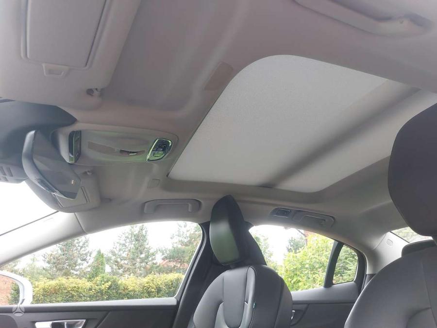 White Volvo S60 2020 in Klaipeda, with an engine capacity of 2.00 L and mileage of 76 thousand km for 20800 €, photo 27 on AUTOMOTO.COM.LV