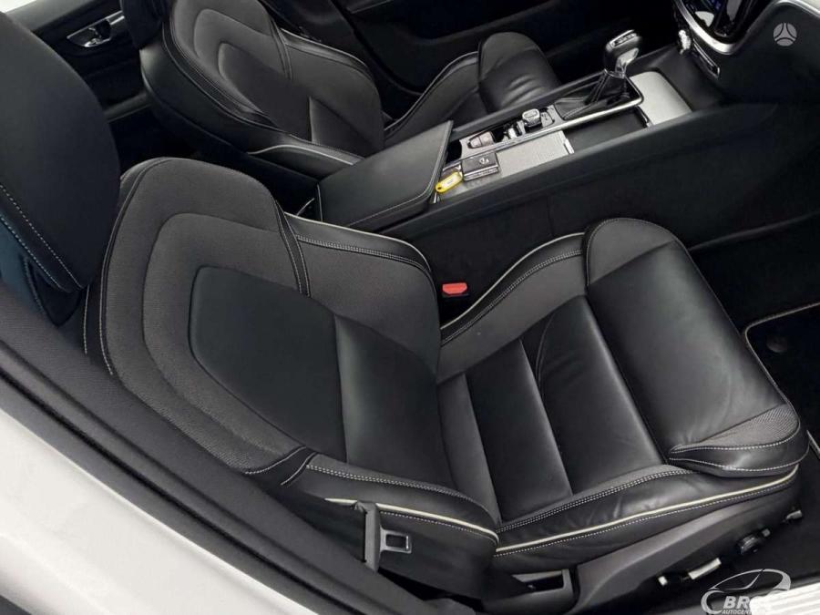 White Volvo S60 2020 in Vilnius, with an engine capacity of 1.97 L and mileage of 118 thousand km for 20500 €, photo 7 on AUTOMOTO.COM.LV