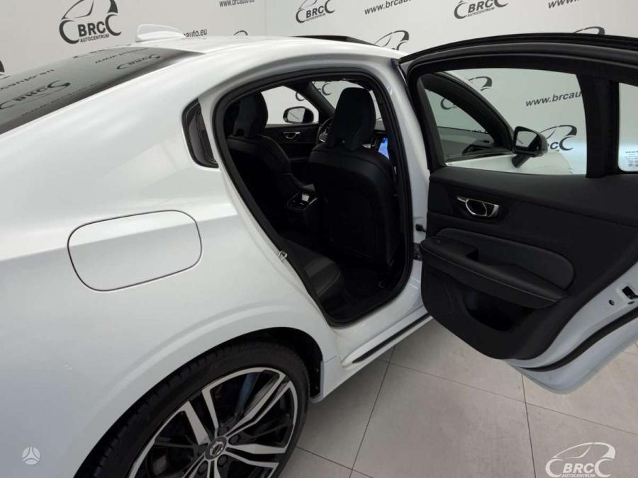 White Volvo S60 2020 in Vilnius, with an engine capacity of 1.97 L and mileage of 118 thousand km for 20500 €, photo 16 on AUTOMOTO.COM.LV