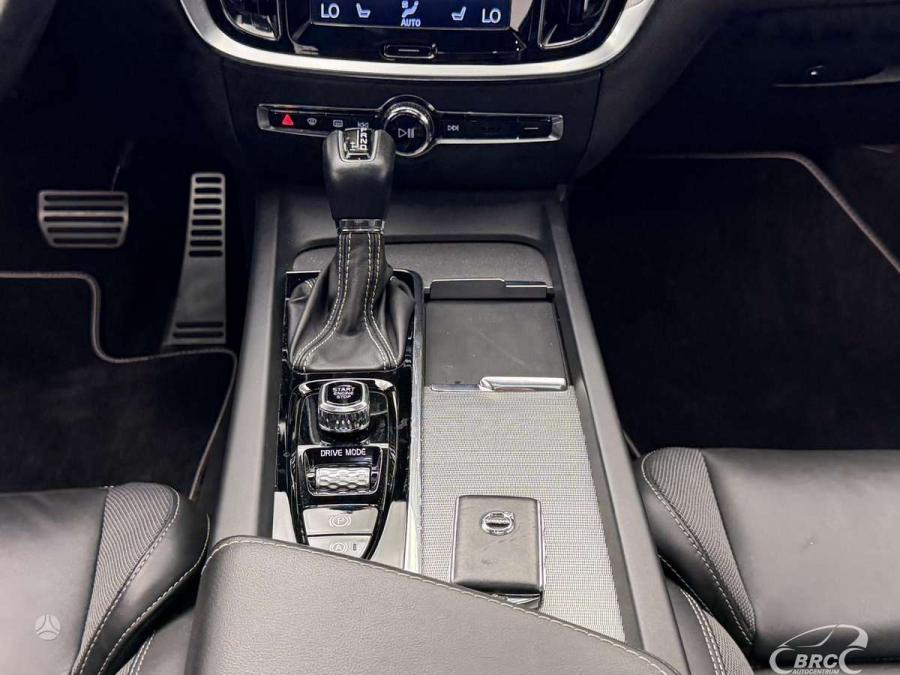 White Volvo S60 2020 in Vilnius, with an engine capacity of 1.97 L and mileage of 118 thousand km for 20500 €, photo 21 on AUTOMOTO.COM.LV