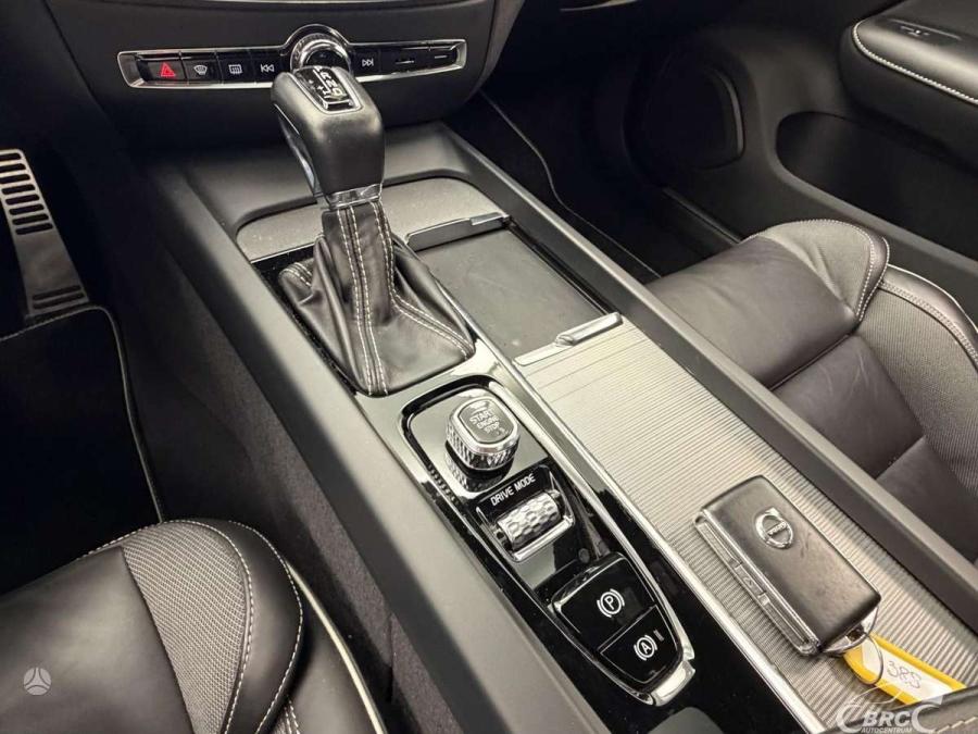 White Volvo S60 2020 in Vilnius, with an engine capacity of 1.97 L and mileage of 118 thousand km for 20500 €, photo 29 on AUTOMOTO.COM.LV