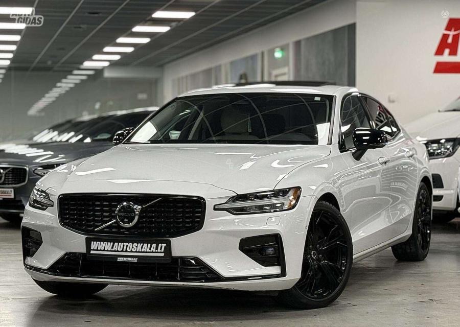White Volvo S60 2023 in Klaipeda, with an engine capacity of 2.00 L and mileage of 42 thousand km for 27950 €, photo 1 on AUTOMOTO.COM.LV