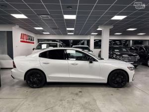 White Volvo S60 2023 in Klaipeda, with an engine capacity of 2.00 L and mileage of 42 thousand km for 27950 €, photo 7 on AUTOMOTO.COM.LV