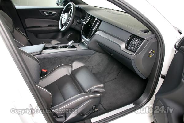White Volvo S60 2023 in Tallinn, with an engine capacity of 2.00 L and mileage of 28 thousand km for 39990 €, photo 10 on AUTOMOTO.COM.LV