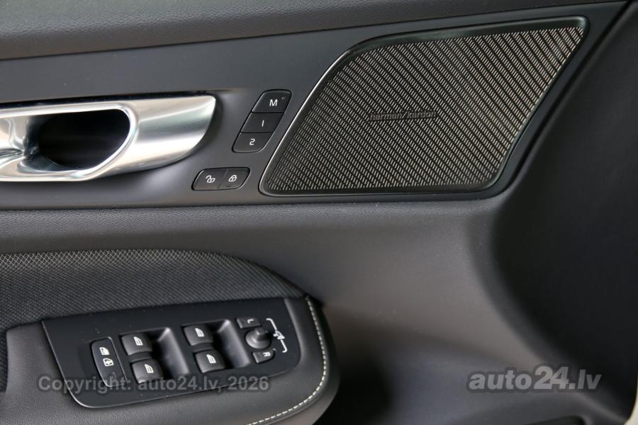 Balts Volvo S60 2023 Tallina, ar dzinēja tilpumu 2.00 L un nobraukumu 28 tūkst. km par 39990 €, foto 14 vietnē AUTOMOTO.COM.LV
