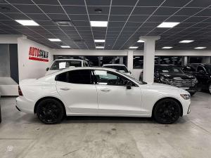 White Volvo S60 2023 in Klaipeda, with an engine capacity of 1.97 L and mileage of 42 thousand km for 24000 €, photo 6 on AUTOMOTO.COM.LV