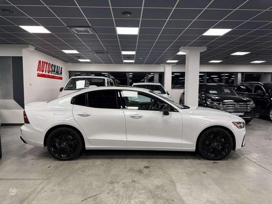 White Volvo S60 2023 in Klaipeda, with an engine capacity of 1.97 L and mileage of 42 thousand km for 24000 €, photo 6 on AUTOMOTO.COM.LV
