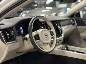 White Volvo S60 2023 in Klaipeda, with an engine capacity of 1.97 L and mileage of 42 thousand km for 24000 €, photo 8 on AUTOMOTO.COM.LV