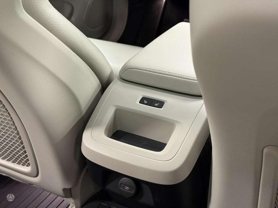 White Volvo S60 2023 in Klaipeda, with an engine capacity of 1.97 L and mileage of 42 thousand km for 24000 €, photo 10 on AUTOMOTO.COM.LV