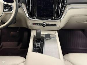 White Volvo S60 2023 in Klaipeda, with an engine capacity of 1.97 L and mileage of 42 thousand km for 24000 €, photo 14 on AUTOMOTO.COM.LV