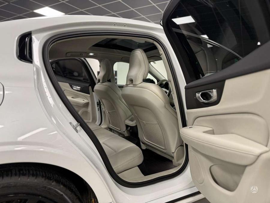 White Volvo S60 2023 in Klaipeda, with an engine capacity of 1.97 L and mileage of 42 thousand km for 24000 €, photo 27 on AUTOMOTO.COM.LV