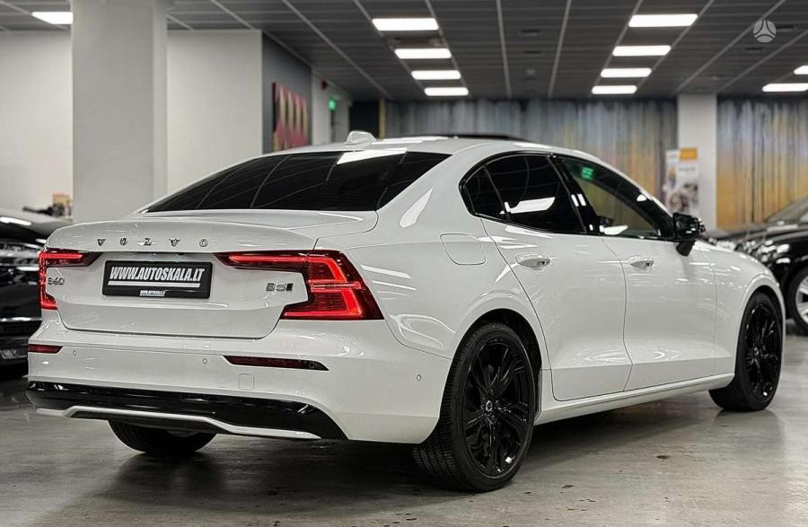 White Volvo S60 2023 in Klaipeda, with an engine capacity of 1.97 L and mileage of 42 thousand km for 24000 €, photo 39 on AUTOMOTO.COM.LV