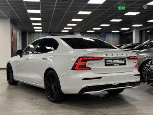 White Volvo S60 2023 in Klaipeda, with an engine capacity of 1.97 L and mileage of 42 thousand km for 24000 €, photo 41 on AUTOMOTO.COM.LV