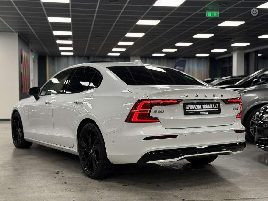 White Volvo S60 2023 in Klaipeda, with an engine capacity of 1.97 L and mileage of 42 thousand km for 24000 €, photo 41 on AUTOMOTO.COM.LV