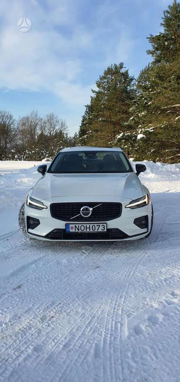 White Volvo S60 2025 in Kretinga, with an engine capacity of 1.97 L and mileage of 22 thousand km for 37900 €, photo 1 on AUTOMOTO.COM.LV