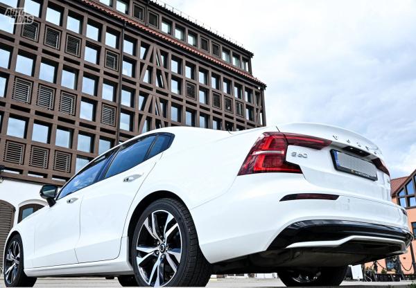 Balts Volvo S60 2025 Klaipėda, ar dzinēja tilpumu 2.00 L un nobraukumu 24 tūkst. km par 28800 €, foto 2 vietnē AUTOMOTO.COM.LV