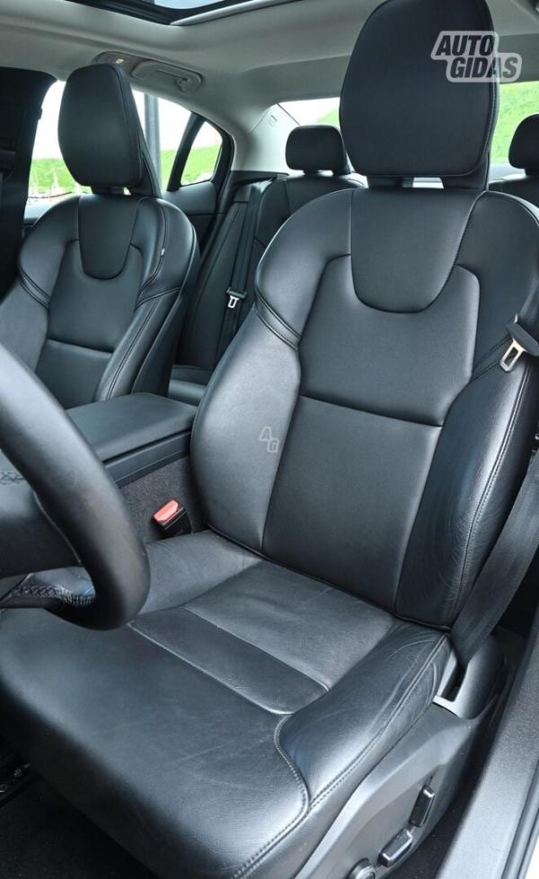 Balts Volvo S60 2025 Klaipėda, ar dzinēja tilpumu 2.00 L un nobraukumu 24 tūkst. km par 28800 €, foto 4 vietnē AUTOMOTO.COM.LV