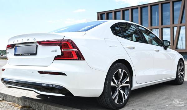 Balts Volvo S60 2025 Klaipėda, ar dzinēja tilpumu 2.00 L un nobraukumu 24 tūkst. km par 28800 €, foto 9 vietnē AUTOMOTO.COM.LV