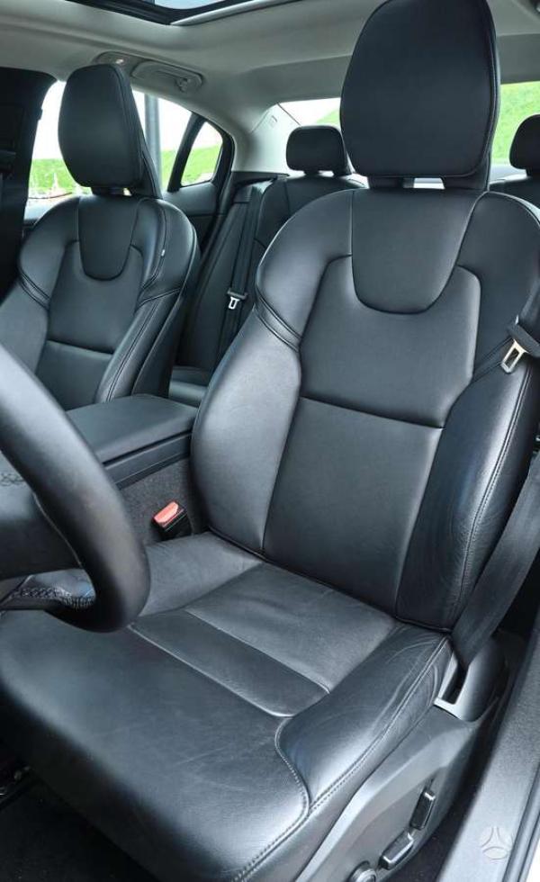 White Volvo S60 2025 in Klaipeda, with an engine capacity of 1.97 L and mileage of 24 thousand km for 26500 €, photo 10 on AUTOMOTO.COM.LV