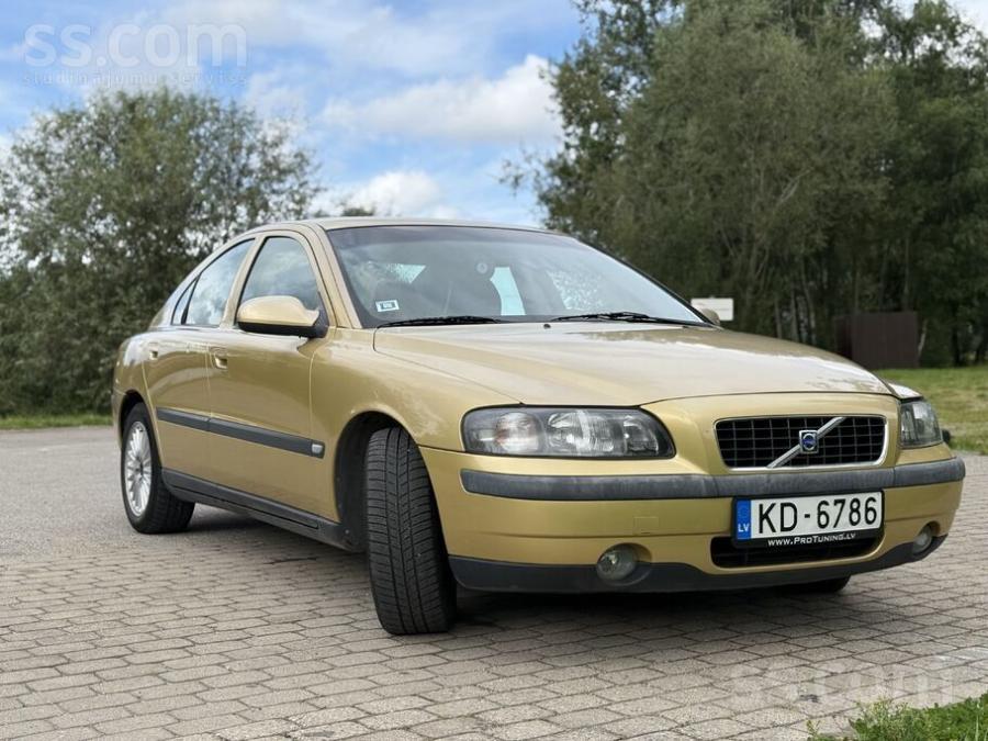 Желтый Вольво С60 2001 в Рига, объемом двигателя 2.40 л и пробегом 215 тыс. км за 1250 €, фото 2 на AUTOMOTO.COM.LV