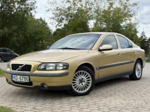 Желтый Вольво С60 2001 в Рига, объемом двигателя 2.40 л и пробегом 215 тыс. км за 1250 €, фото 4 на AUTOMOTO.COM.LV
