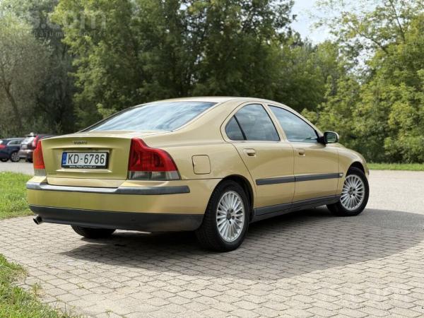 Желтый Вольво С60 2001 в Рига, объемом двигателя 2.40 л и пробегом 215 тыс. км за 1250 €, фото 6 на AUTOMOTO.COM.LV