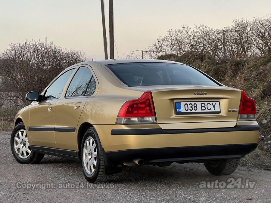 Dzeltens Volvo S60 2001 Tallina, ar dzinēja tilpumu 2.40 L un nobraukumu 295 tūkst. km par 1690 €, foto 4 vietnē AUTOMOTO.COM.LV