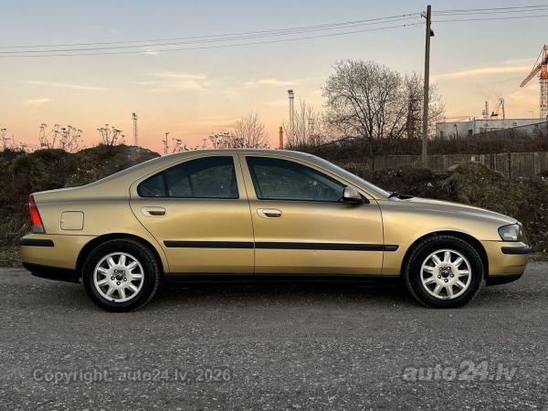 Dzeltens Volvo S60 2001 Tallina, ar dzinēja tilpumu 2.40 L un nobraukumu 295 tūkst. km par 1690 €, foto 6 vietnē AUTOMOTO.COM.LV