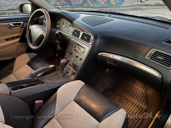 Желтый Вольво С60 2001 в Таллин, объемом двигателя 2.40 л и пробегом 295 тыс. км за 1690 €, фото 11 на AUTOMOTO.COM.LV