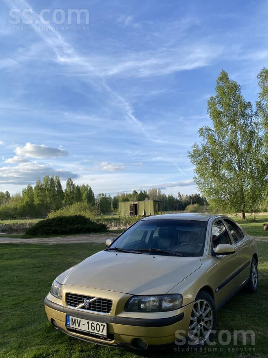 Dzeltens Volvo S60 2001 Jēkabpils, ar dzinēja tilpumu 2.40 L un nobraukumu 488 tūkst. km par 870 €, foto 1 vietnē AUTOMOTO.COM.LV