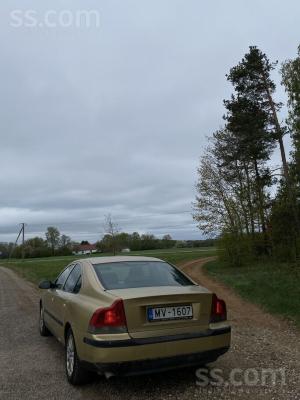 Dzeltens Volvo S60 2001 Jēkabpils, ar dzinēja tilpumu 2.40 L un nobraukumu 488 tūkst. km par 870 €, foto 3 vietnē AUTOMOTO.COM.LV