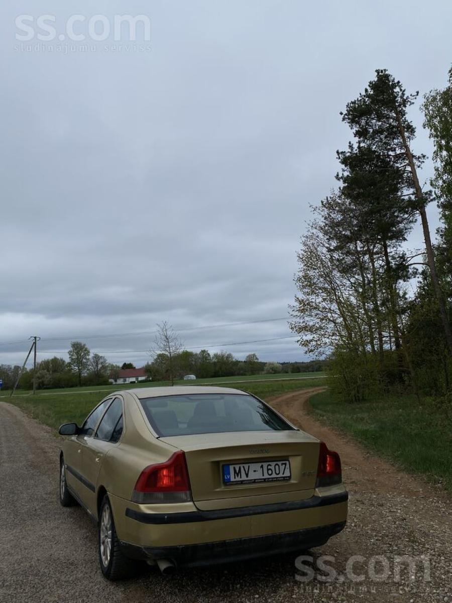 Dzeltens Volvo S60 2001 Jēkabpils, ar dzinēja tilpumu 2.40 L un nobraukumu 488 tūkst. km par 870 €, foto 3 vietnē AUTOMOTO.COM.LV