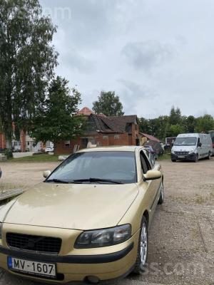Dzeltens Volvo S60 2001 Jēkabpils, ar dzinēja tilpumu 2.40 L un nobraukumu 488 tūkst. km par 870 €, foto 4 vietnē AUTOMOTO.COM.LV