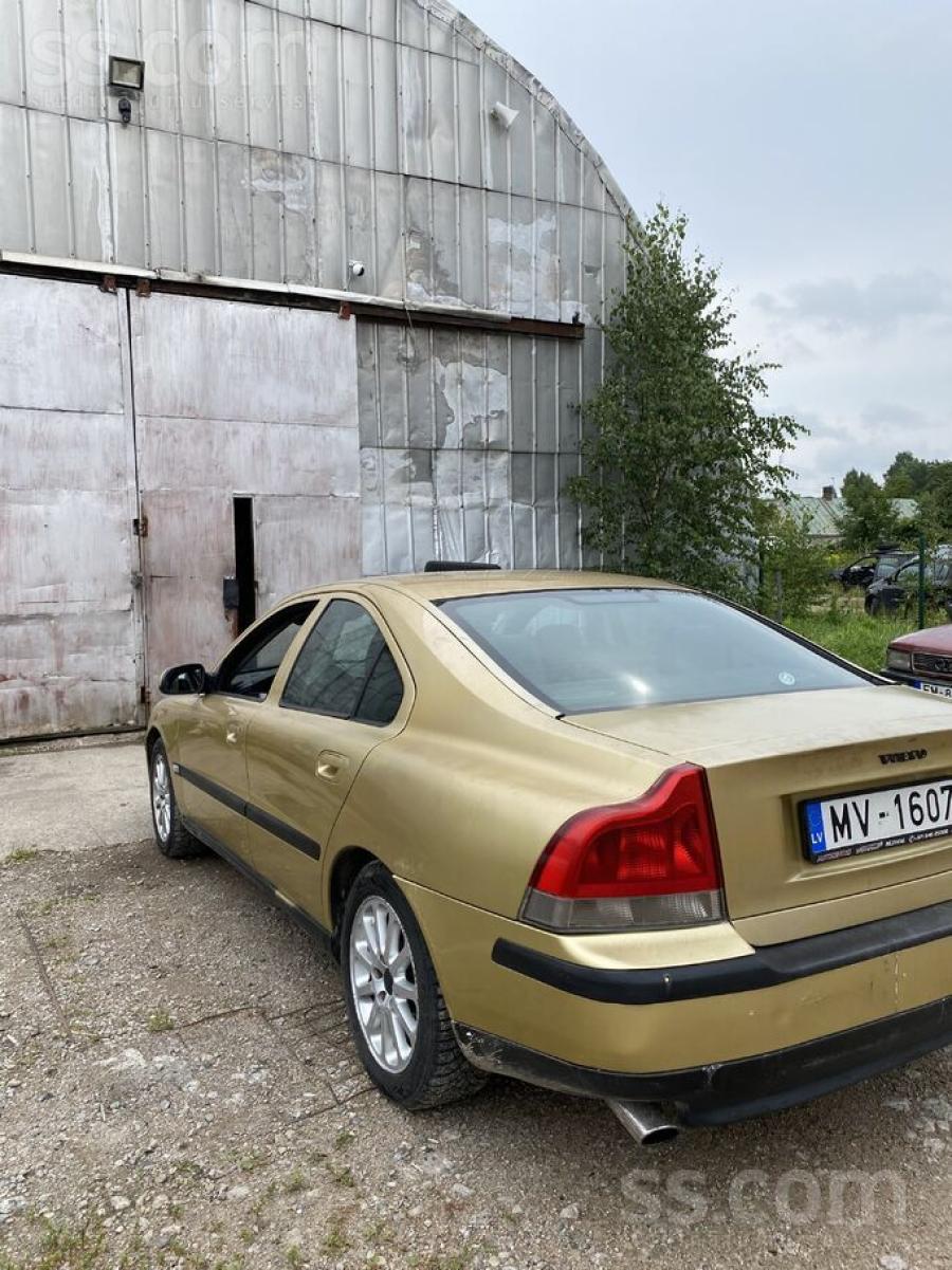 Dzeltens Volvo S60 2001 Jēkabpils, ar dzinēja tilpumu 2.40 L un nobraukumu 488 tūkst. km par 870 €, foto 5 vietnē AUTOMOTO.COM.LV