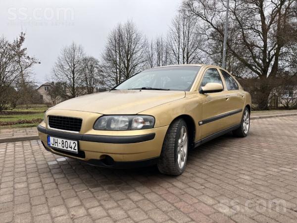 Yellow Volvo S60 2002 in Rezekne, with an engine capacity of 2.40 L and mileage of 533 thousand km for 1550 €, photo 2 on AUTOMOTO.COM.LV